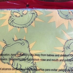 Dr. Seuss/The Grinch | Dining | Nwt The Grinch Tablecloth | Poshmark